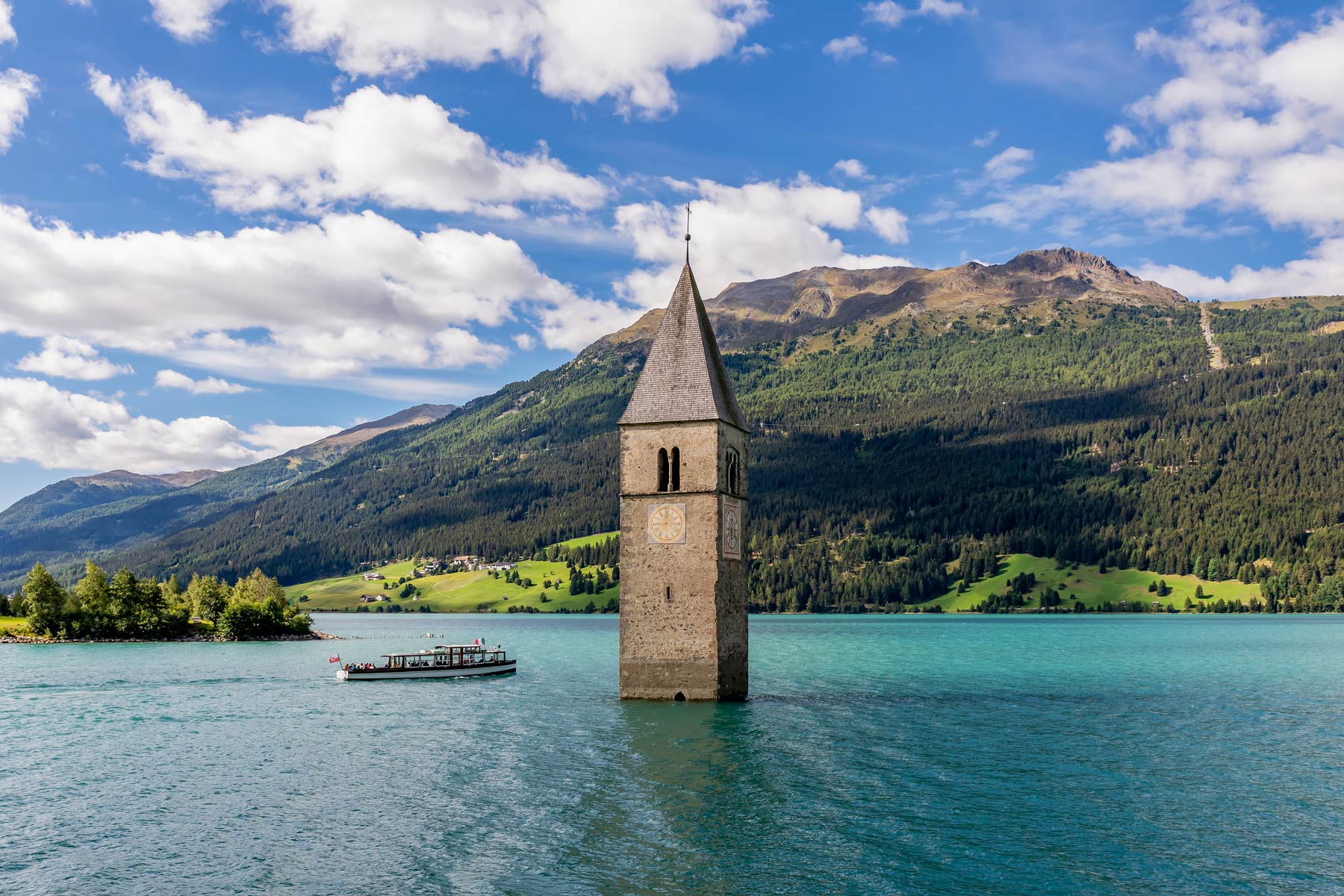 Lago di Resia je divno jezero u Italiji iz kojeg izranja impresivni zvonik