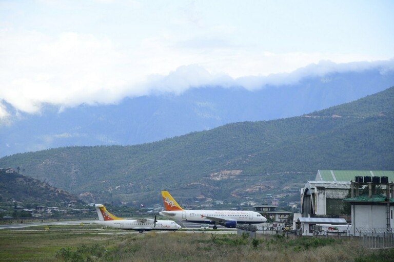Najopasniji aerodrom na svijetu stisnut je među vrhovima Himalaje