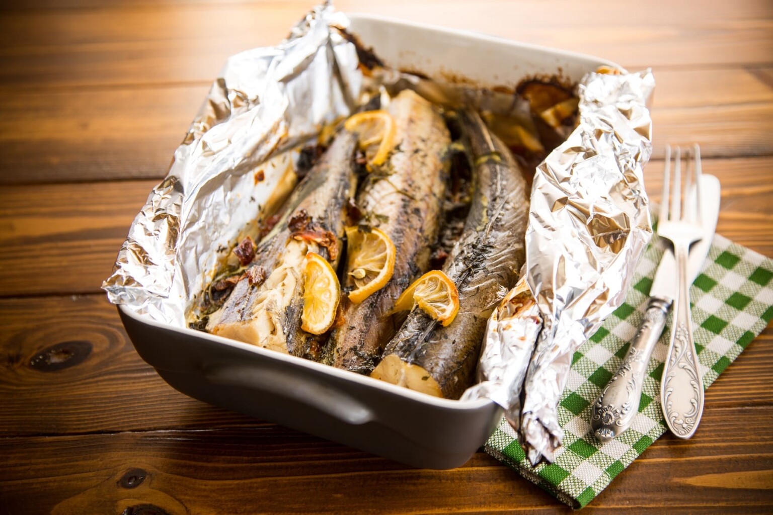 Riba pečena u foliji s krumpirom i povrćem izvrstan je ručak, imamo recept!