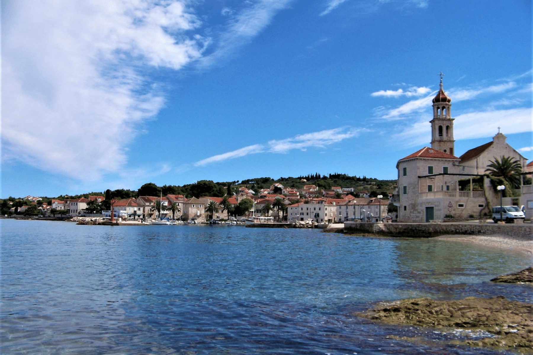 Najveći dalmatinski otok jedan je od najljepših na Mediteranu, a možete ...