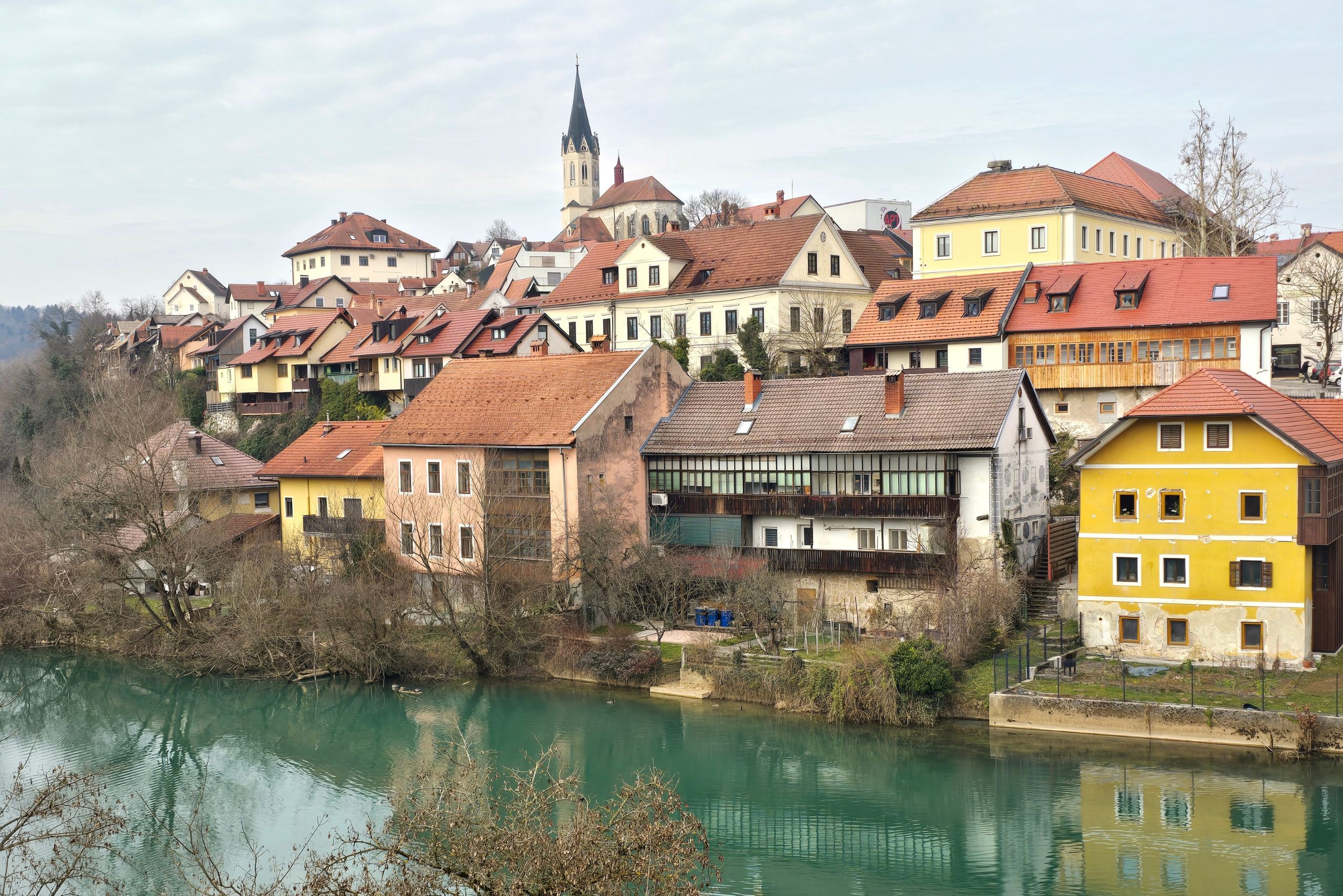 Novo Mesto šarmantni je slovenski grad na obali Krke