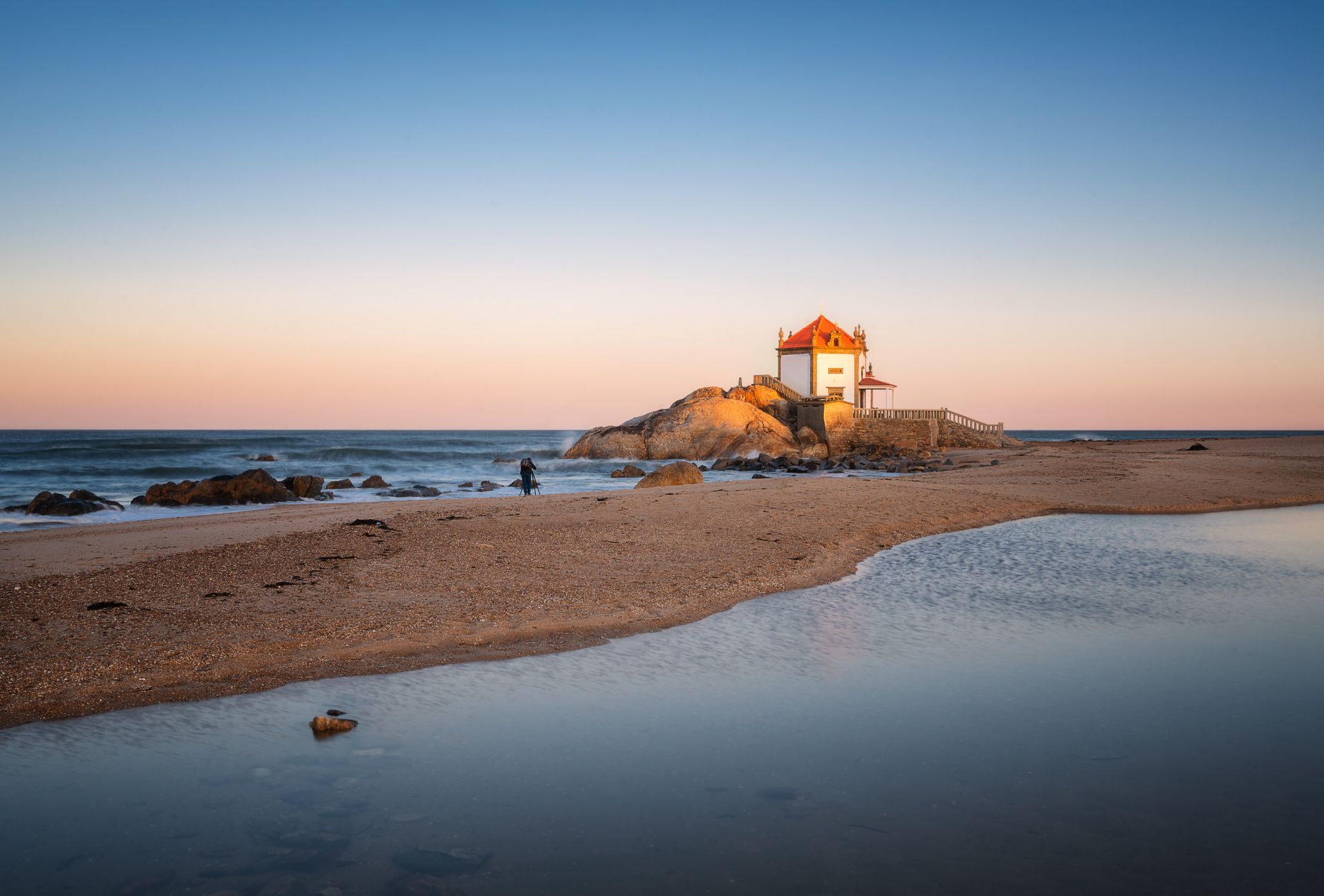 Capela do Senhor da Pedra simbol je Portugala - Putni Kofer